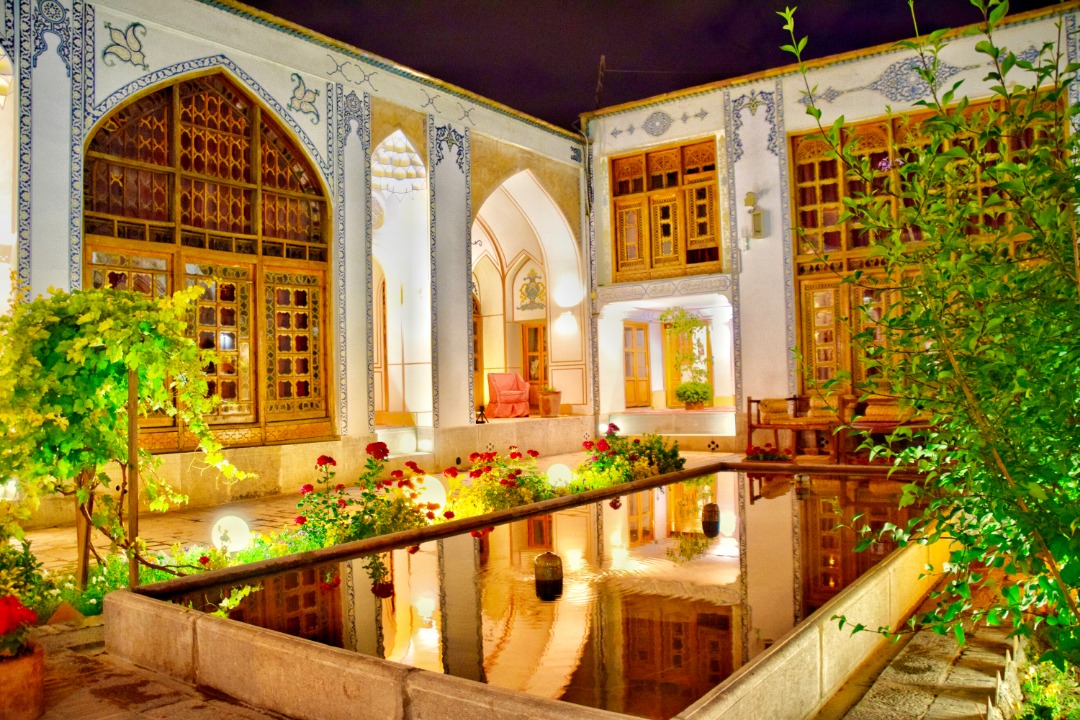 Isfahan Traditional Hotel - Zhavroad Travel